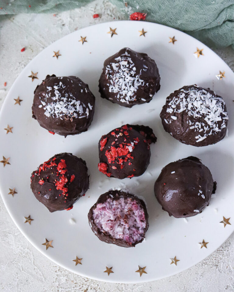 Raspberry Coconut Chocolate Bars – Easy & Healthy (Bountys)