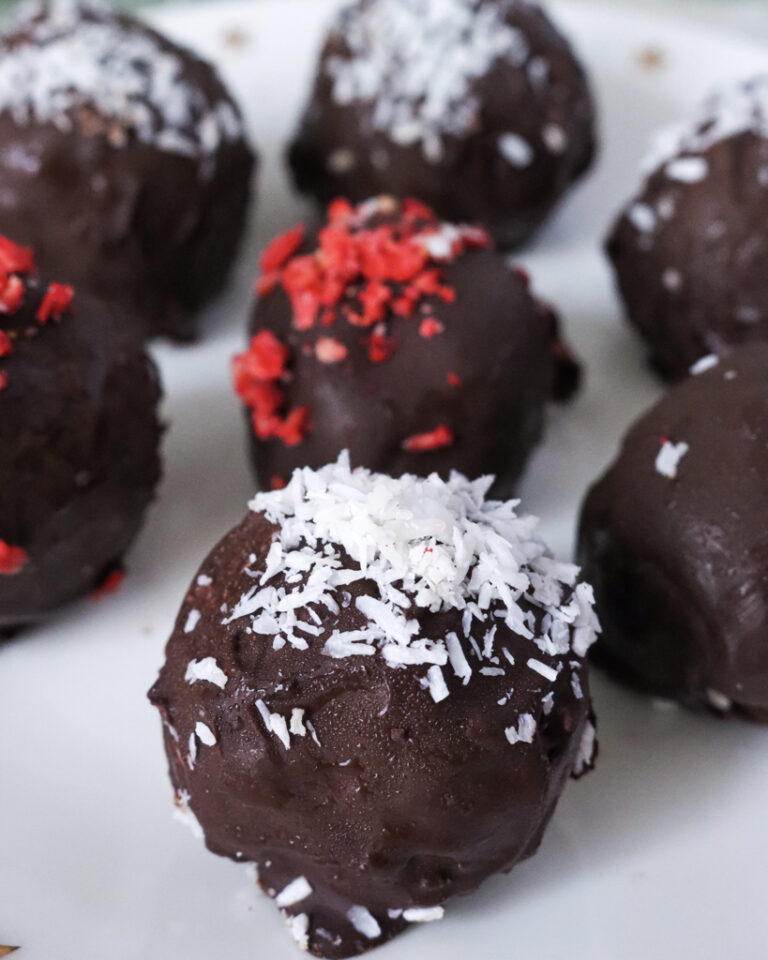 Raspberry Coconut Chocolate Bars – Easy & Healthy (Bountys)